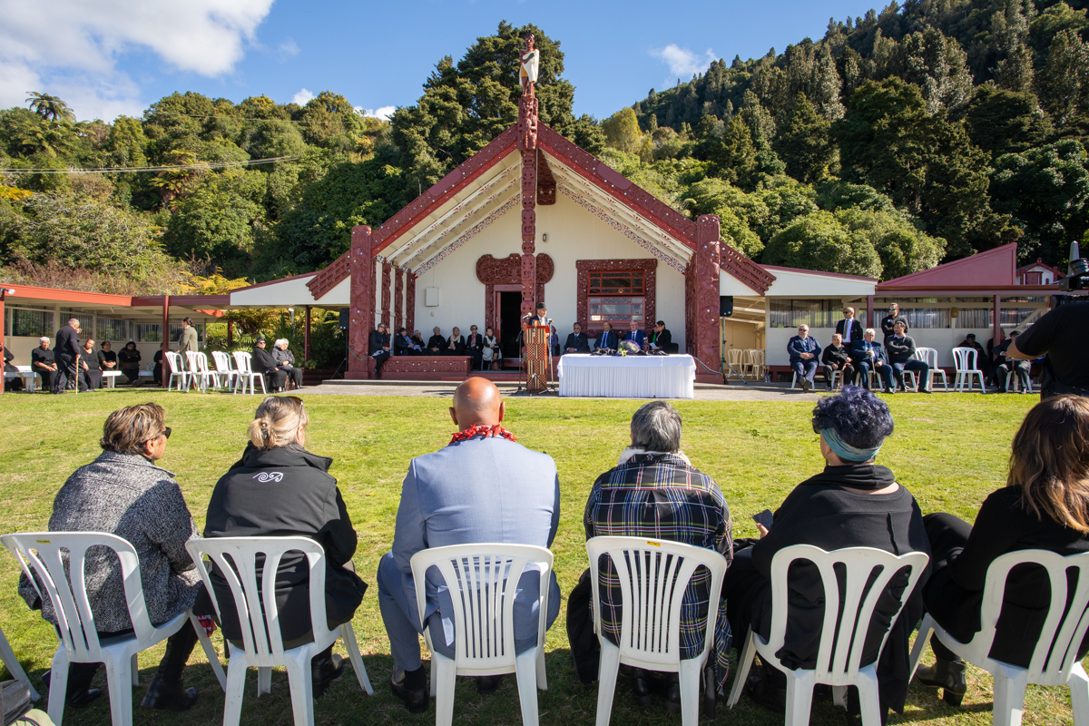 TŪWHARETOA, WAIKATO-TAINUI & RAUKAWA SIGN KAWENATA WITH CROWN ...